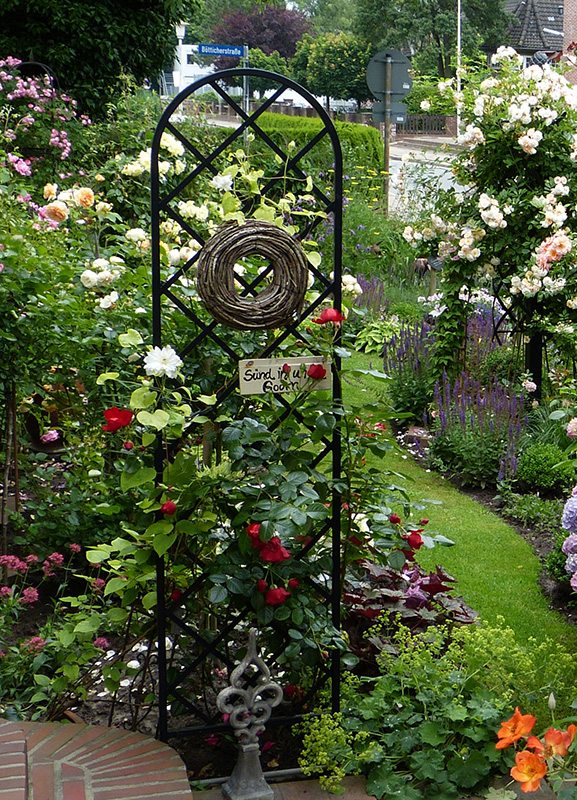 Beekman Trellis ~ Free-Standing Support ~ Classic Garden Elements UK