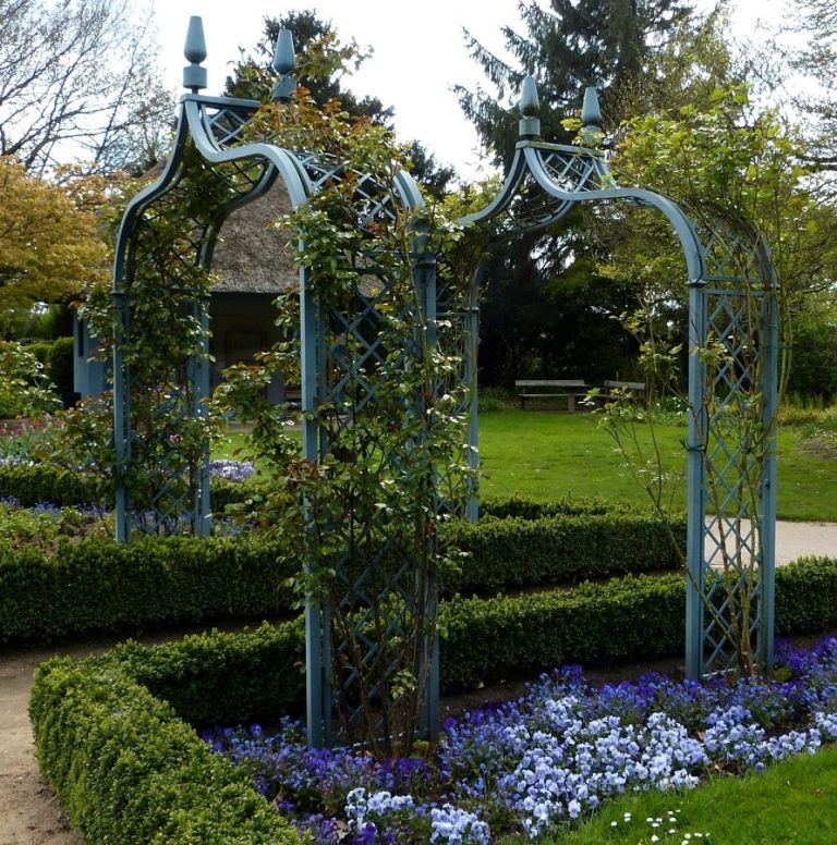Brighton Victorian Rose Arch. Made of galvanised & powder coated steel.